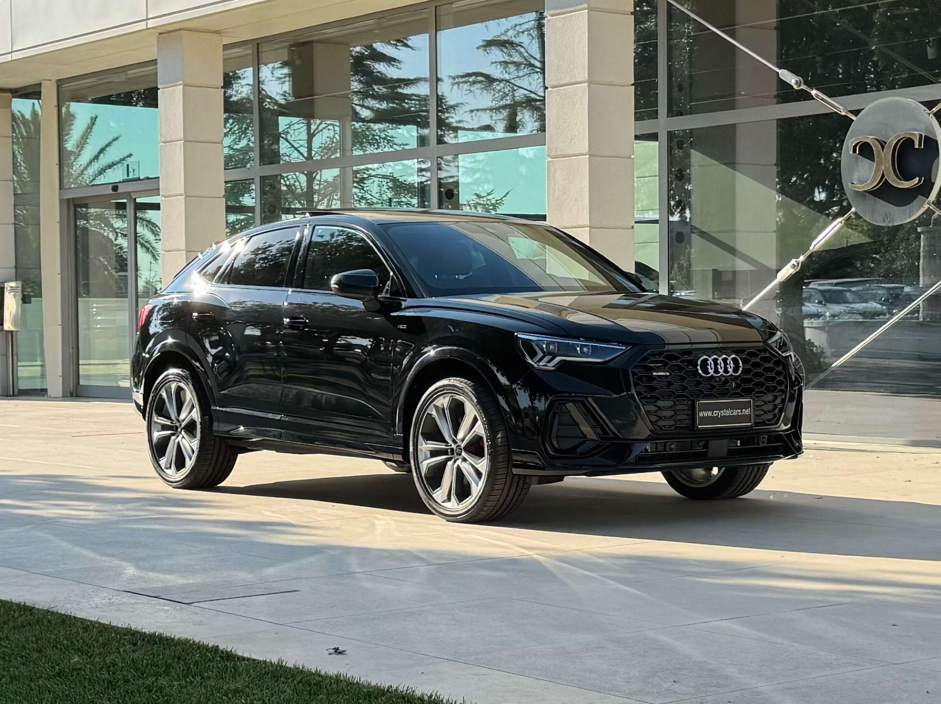 Audi Q3 Nero Mythos metallizzato 2024 - CrystalCars srls